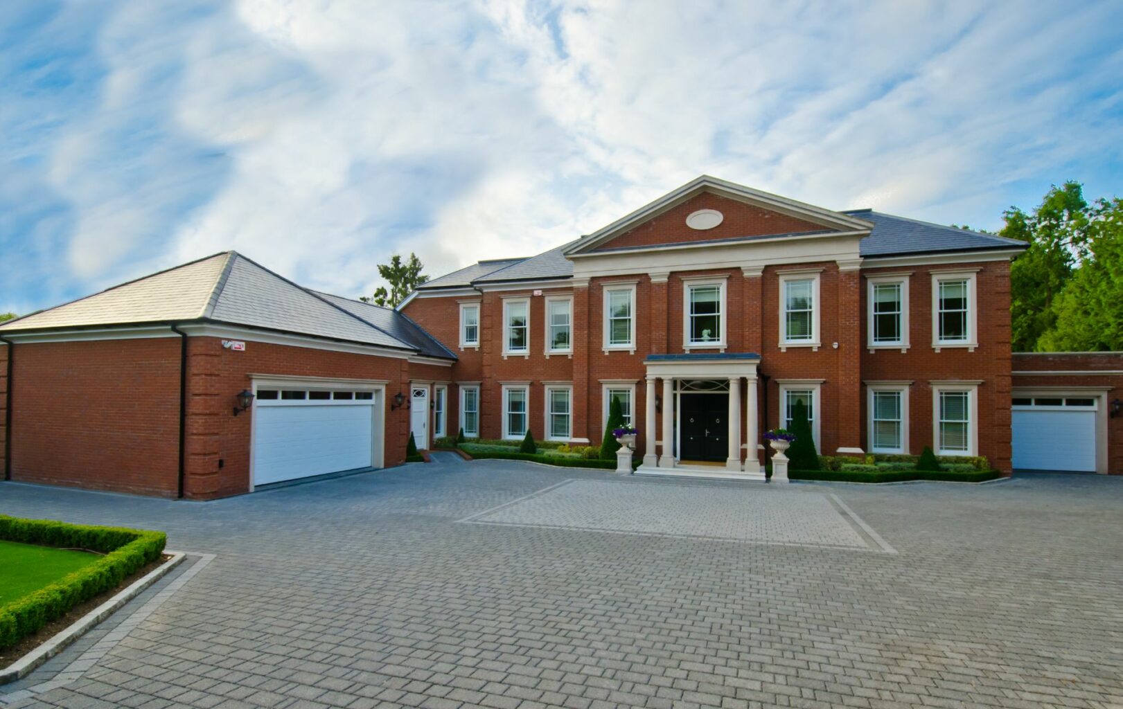 Buyer's Guide to Private Estates in Surrey | Gated Communities