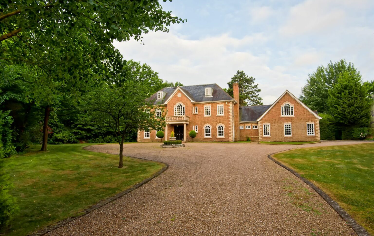 Buyer's Guide to Private Estates in Surrey | Gated Communities
